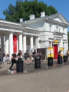 Эстрадный театр (No:4А, Yelagin Island, Saint Petersburg), tiyatrolar  Saint‑Petersburg'dan