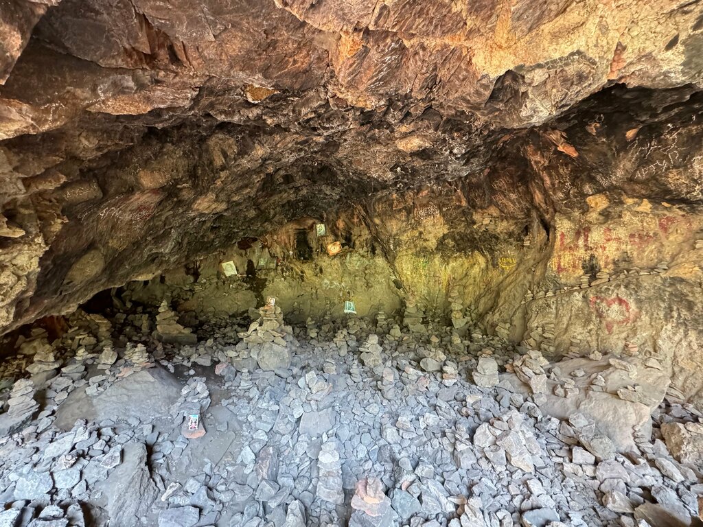 Doğa Cave of stacked stones, Kotayk, foto