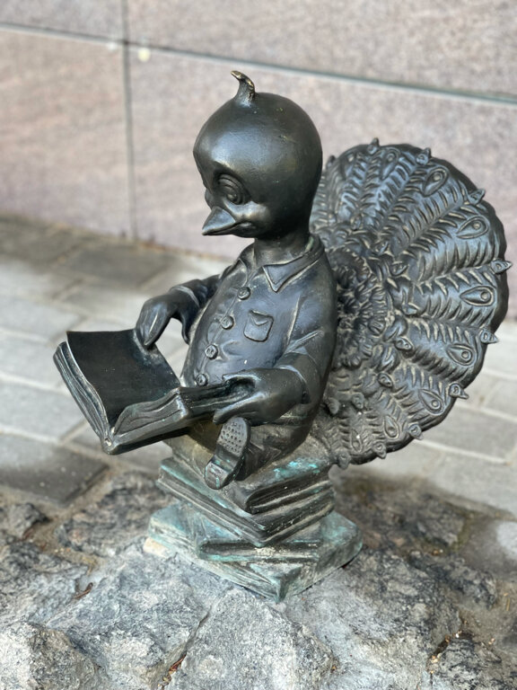 Dekorasyon ve süsleme, onur panosu Павлин-читатель, Serpuhov, foto