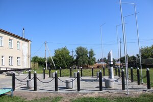 Землякам, павшим в годы Великой Отечественной войны (Tyumen Region, Zavodoukovskiy munitsipalny okrug, selo Novolybayevo), anıt, heykel  Tümen (Tiumenskaya) oblastından