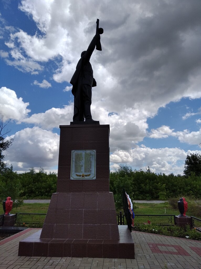 Anıt, heykel Братская могила советских воинов, погибших в боях с фашистскими захватчиками, Belgorodskaya oblastı, foto