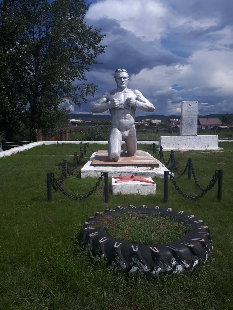 Anıt, heykel Памяти земляков, Zabaykalski krayı, foto