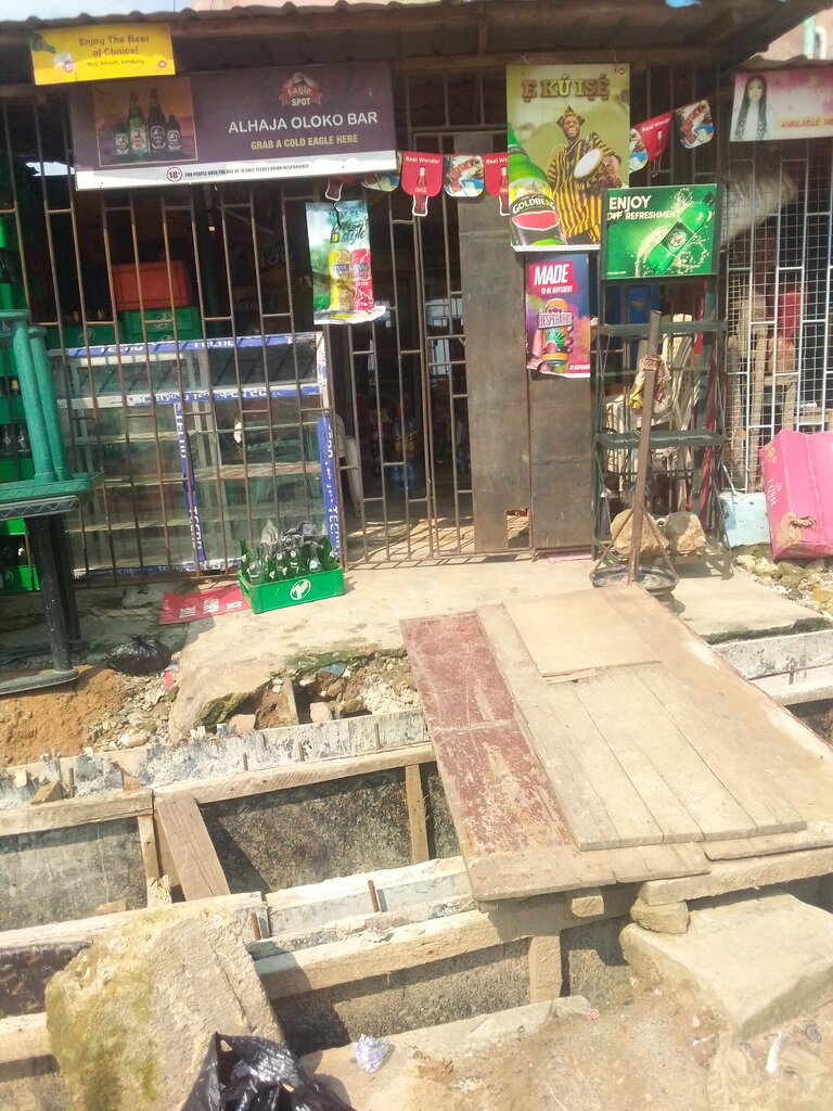 Bar Alhaja Oloko bar, Lagos, foto