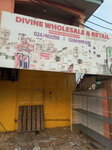 Divine wholesale and Retail (Race Course Road No:182, Ablekuma North, Kwashiman), market  Akra'dan