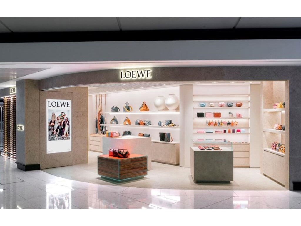 Kürk ve deri giyim mağazaları Loewe 香港國際機場, Hong Kong, foto