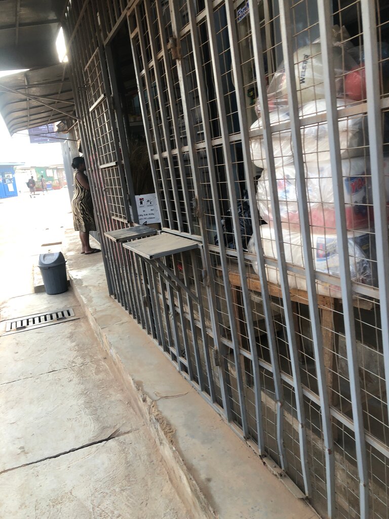 Kozmetik ve parfümeri mağazaları By His Grace, Dünya, foto