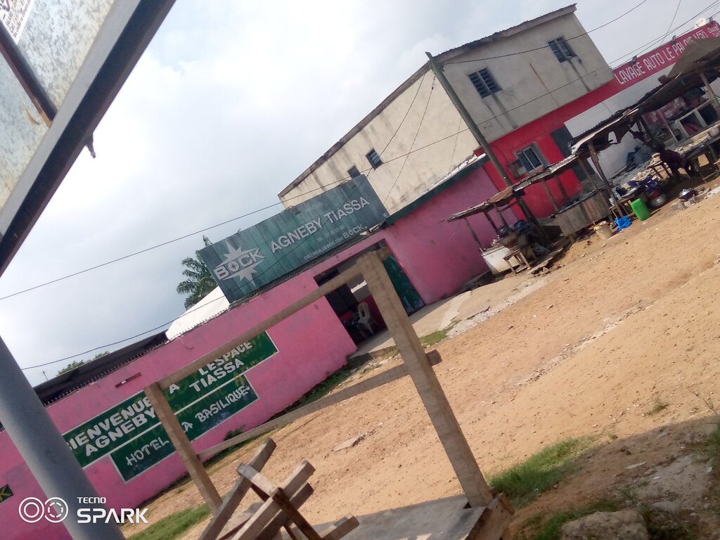 Bar Maquis agneby tiassa, Abican, foto