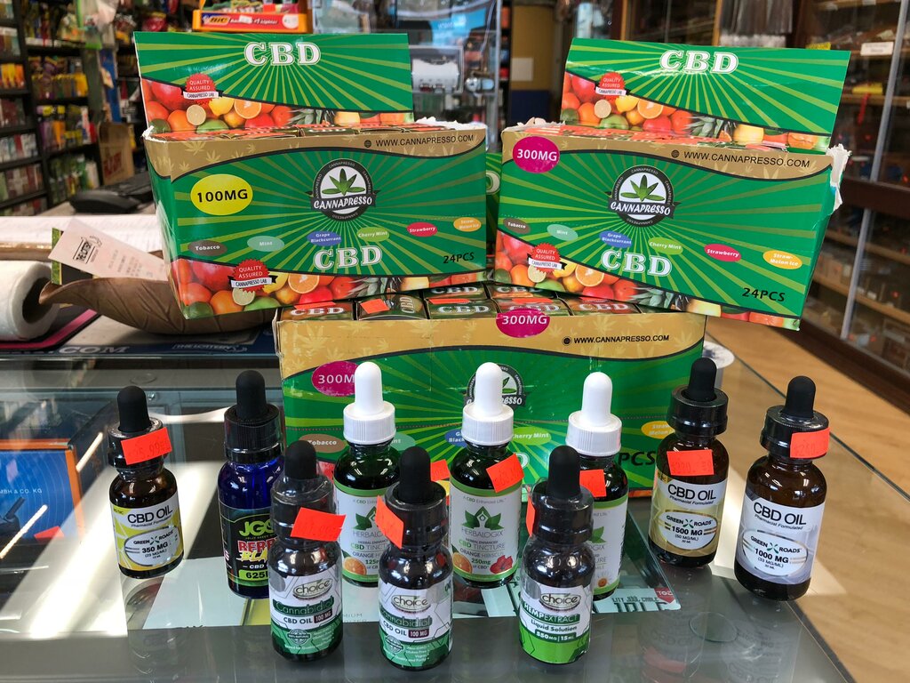 Tütün, sigara mağazaları 21 Plus Smoke Shop, Quincy, foto