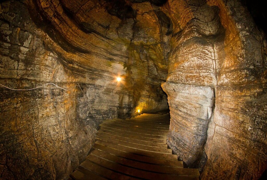 Turistik yerler Akhshtyrskaya Cave, Soçi, foto