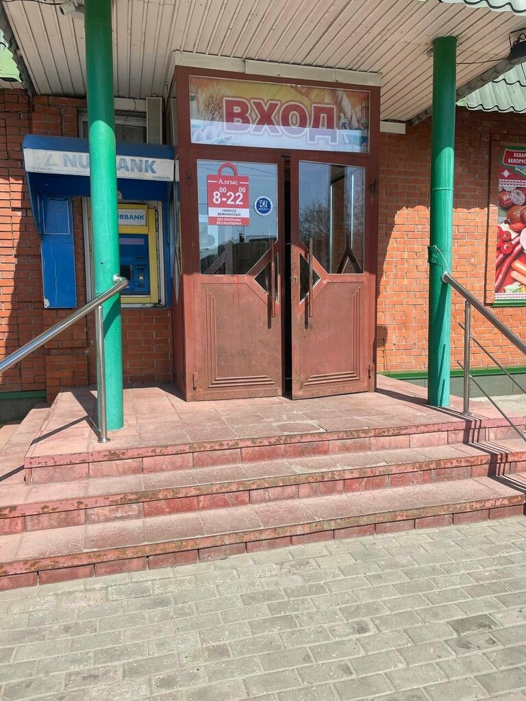 Su satışı Department of Alcoholic Beverages, Pavlodar, foto