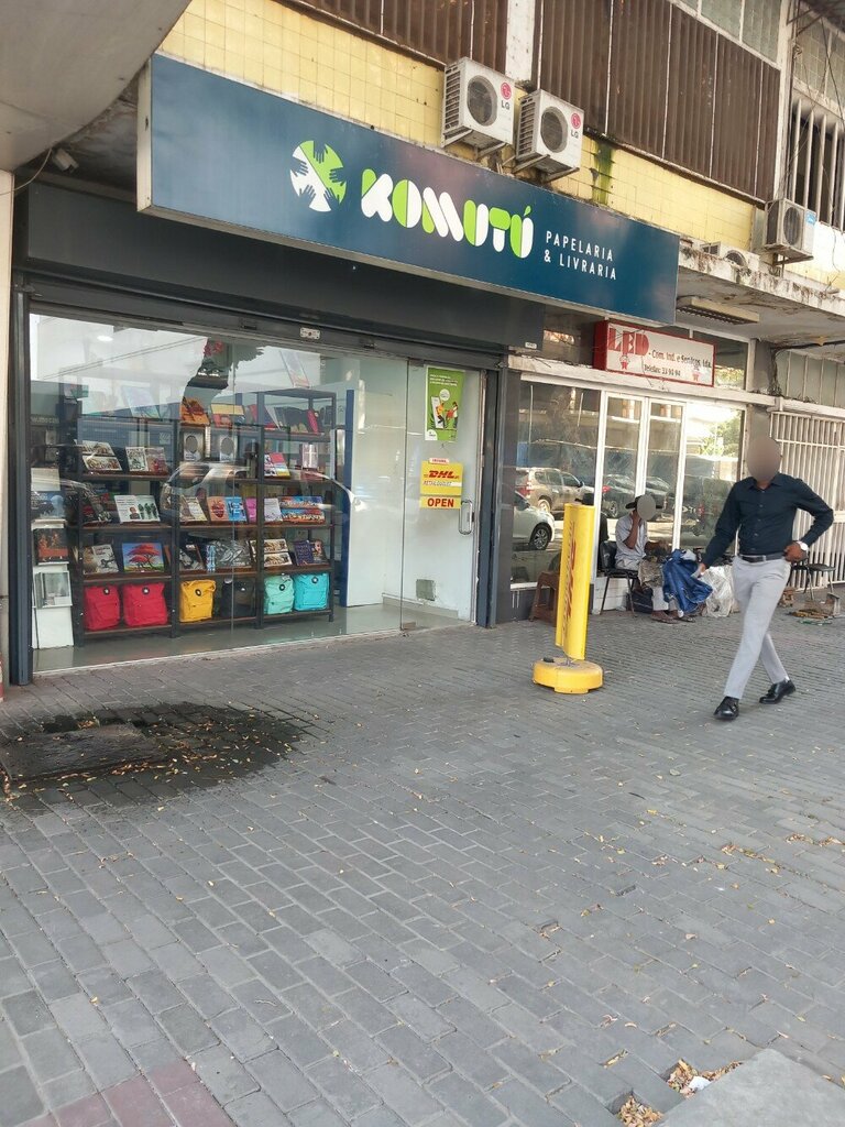 Kitap mağazaları Livraria Komutú, Loanda, foto