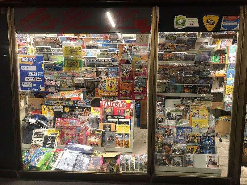 Gazete ve dergiler Edicola Zelo, Milano, foto