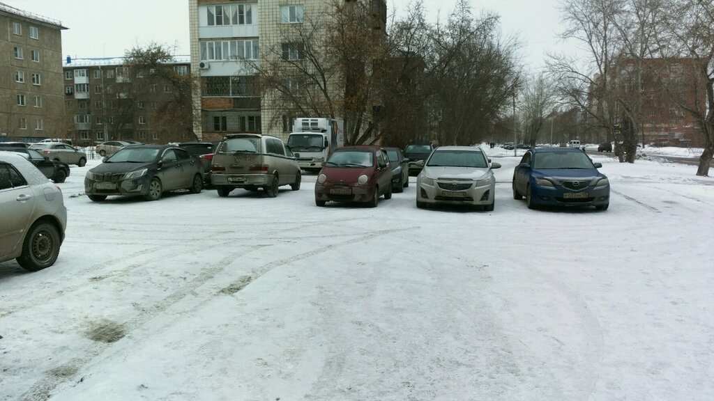 Otoparklar Parking lot, Omsk, foto