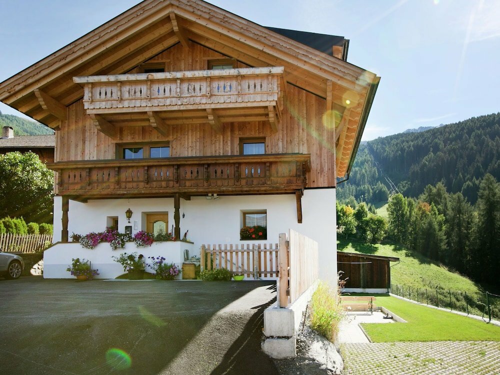 Otel Cozy Apartment in Fendels near Ski Area, Tirol, foto