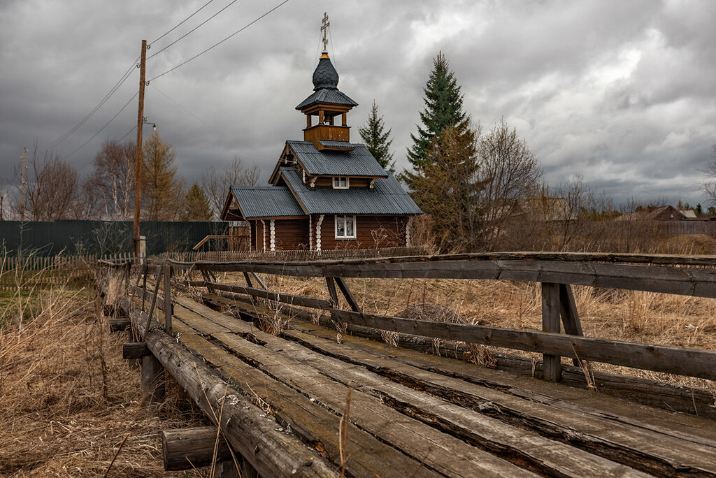Şapel, haç anıtı Часовня Николая Чудотворца, Sverdlovskaya oblastı, foto