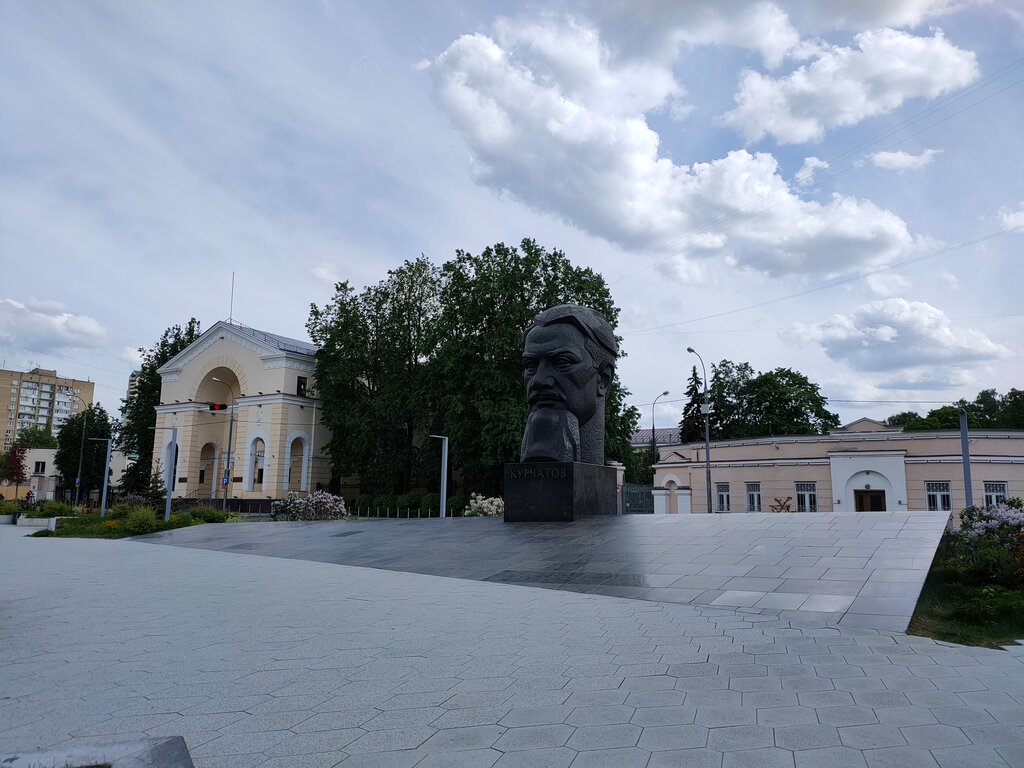 Anıt, heykel И.В. Курчатов, Moskova, foto