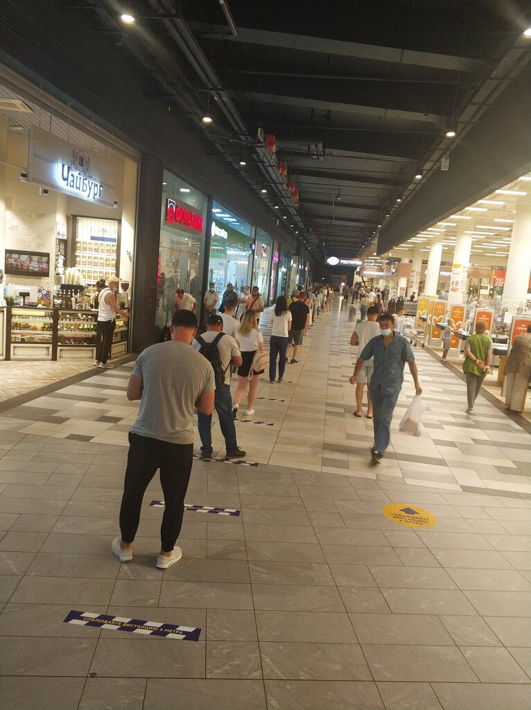 Aşılama noktası Пункт вакцинации в ТРЦ Саларис, Moskova, foto