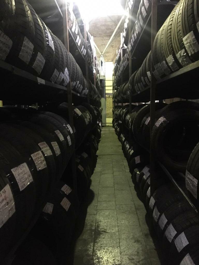 Jant ve lastikçiler G. B. Tyres store Bu, Moskova, foto