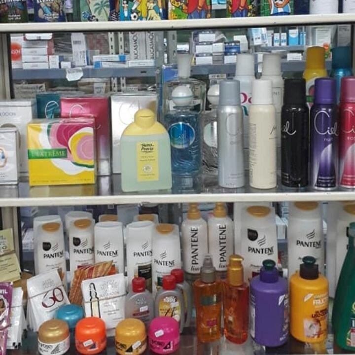 Kozmetik ve parfümeri mağazaları Farmacia Santa Cruz, Salta, foto