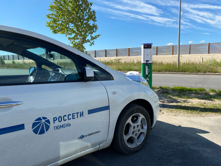 Elektrikli oto şarj istasyonları Россети электротранспорт, Surgut, foto