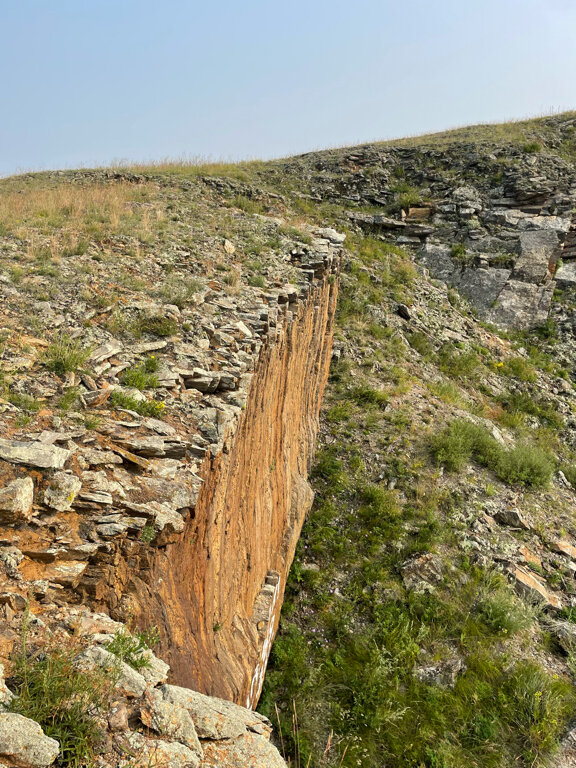 Turistik yerler Остатки древней каменной стены, İrkutskaya oblastı, foto