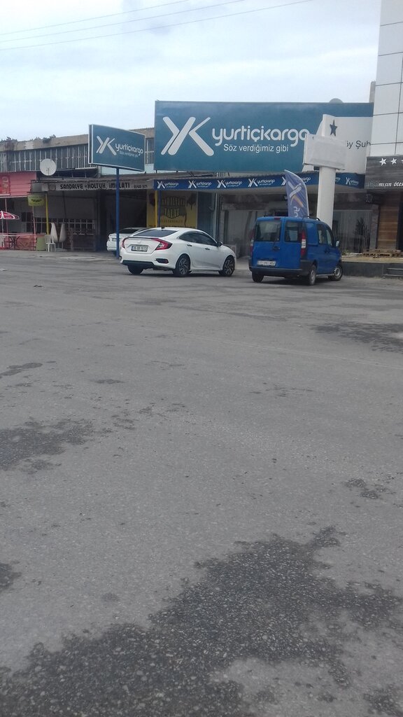 Kargo firmaları Yurtiçi Kargo, İzmir, foto