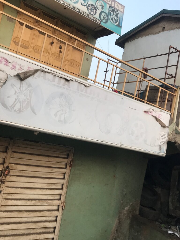 Otomobil yedek parçaları Hajia Miriam Enterprise, Akra, foto