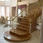 Perila pleksi (ulitsa Maltsevo No:30А, posyolok Krasnoznamenskiy), merdiven ve korkuluklar  Moskova ve Moskovskaya oblastından
