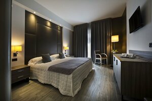 Hotel Desenzano (Lombardy, Brescia, Montichiari, Castiglione delle Stiviere, Via Cavour), otel