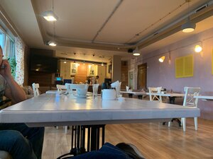 Veranda (ulitsa Pokrovskaya Doroga No:3, derevnya Novosaratovka), kafe  Saint‑Petersburg ve Leningradskaya oblastından