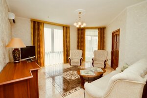 Солнечный (Курортная улица No:4Д, село Солнечногорское), otel  Kırım Cumhuriyeti'nden