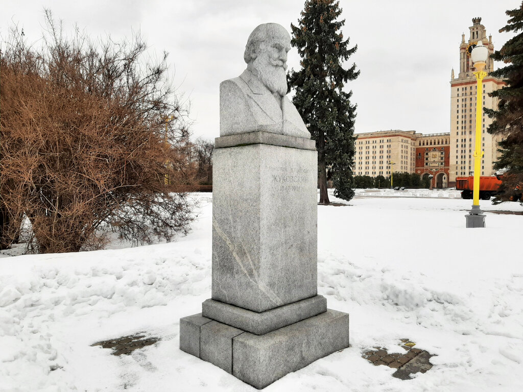 Anıt, heykel Николай Егорович Жуковский, Moskova, foto