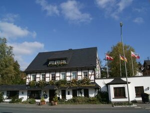 Restaurant at Keller Hotel (Siegener Straße No:33, Kreuztal), otel  Kreuztal'dan