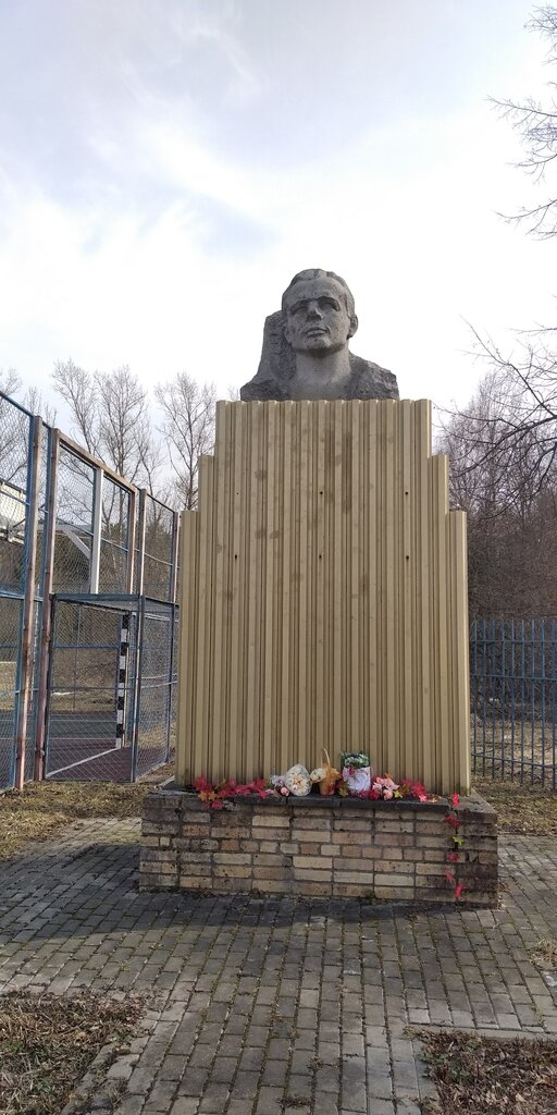 Anıt, heykel Ю.А. Гагарин, Kalujskaya oblastı, foto