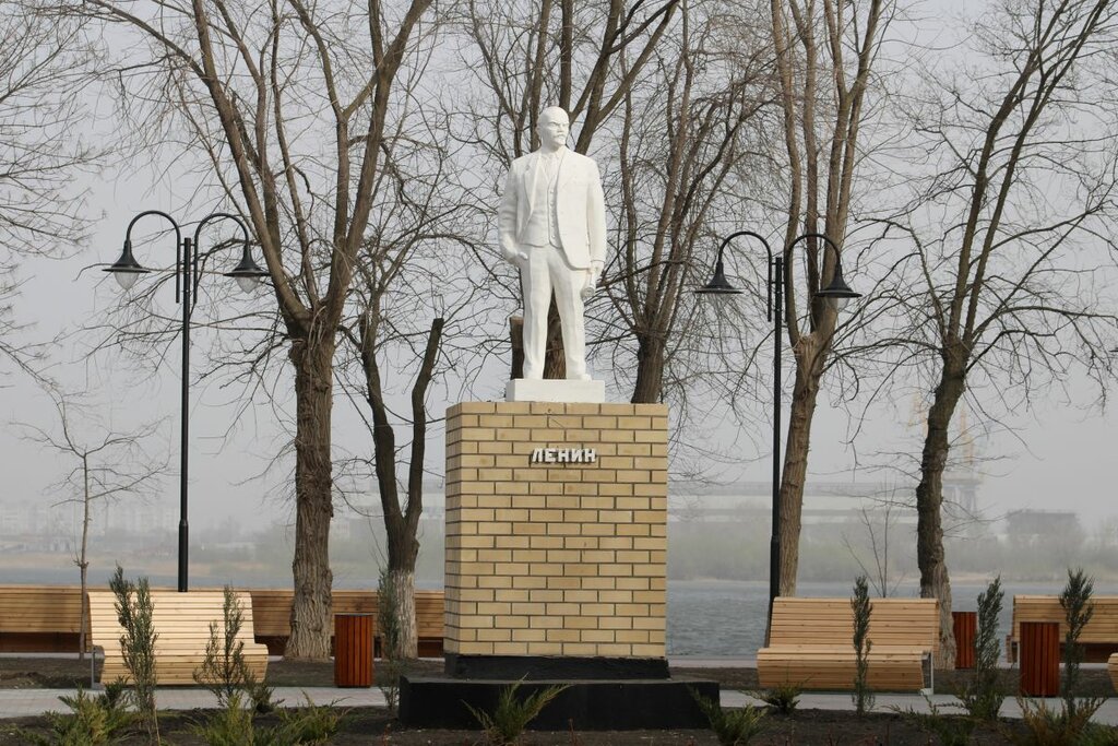 Anıt, heykel В.И. Ленин, Astrahan, foto