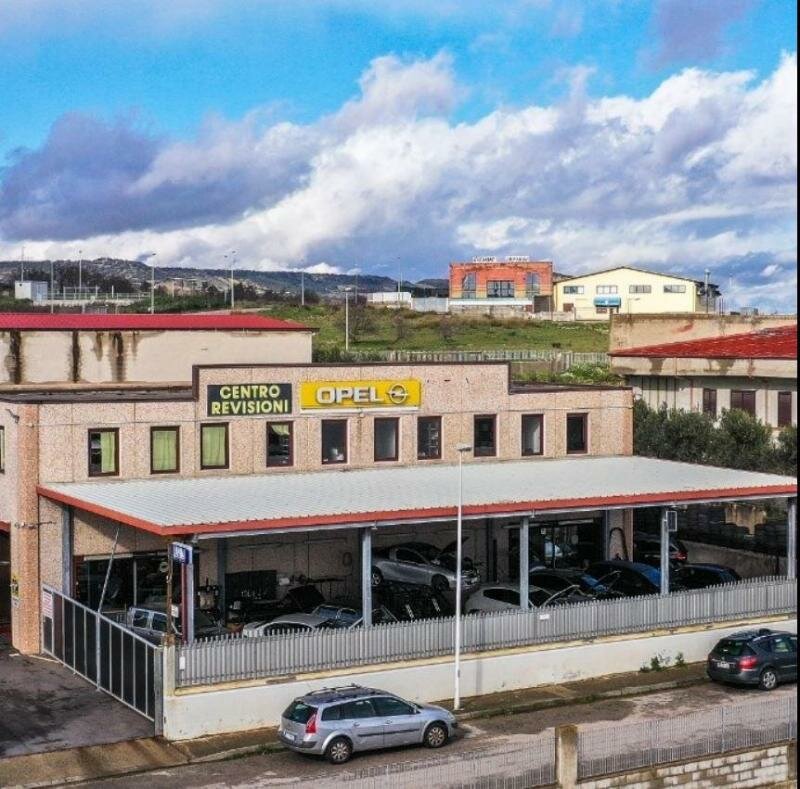 Oto aksesuarları Autofficina Centro Revisioni Orrù, Sardunya, foto