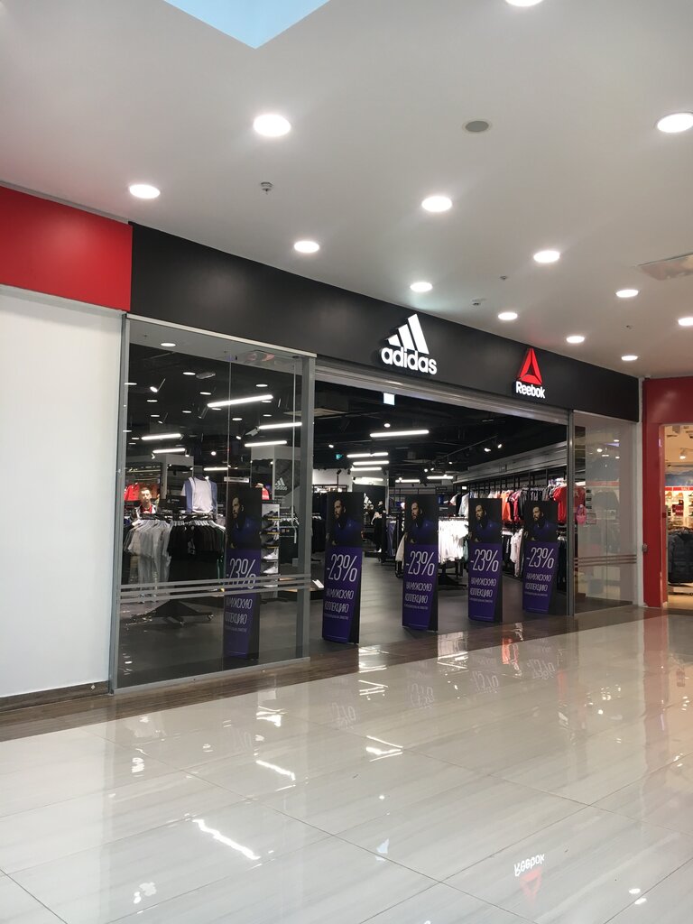 Spor giyim ve ayakkabı Sneaker Box, Moskova, foto