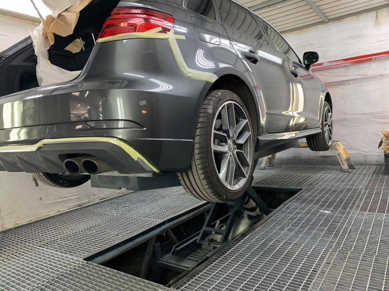Tekne, kayık, yat Carrozzeria Consoli Centro Revisioni, autolavaggio, Lombardiya, foto