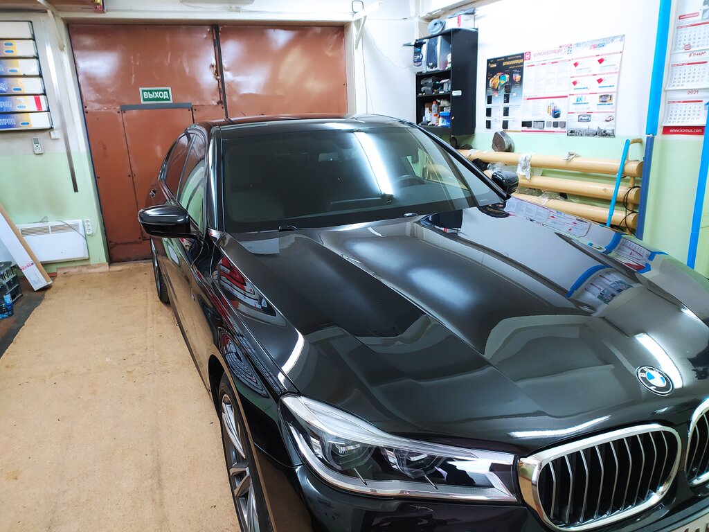 Araç camlarının renklendirilmesi Tonirovaniye Pit Stop, Tiumen, foto