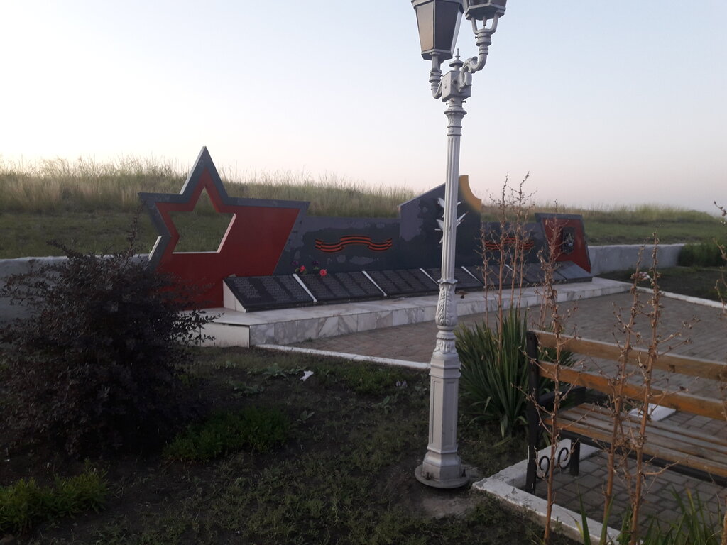 Anıt, heykel Погибшим ополченцам и бойцам Народной милиции, Krasnodon, foto