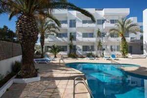 Apartamentos Costamar II (Islas Baleares, Calle Punta Prima), otel  Formentera'dan