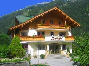 Sonnenhof (Waldbadstraße No:543, Mayrhofen), otel  Mayrhofen'den