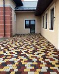 Trotuarnaya plitka (Sadovaya ulitsa No:116/1, derevnya Medvezhyi Ozyora), kaldırım taşları  Moskova ve Moskovskaya oblastından