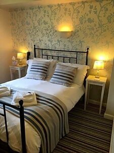 The Hand at Llanarmon (Llanarmon Dyffryn Ceiriog,Ceiriog Valley,Llangollen LL20 7LD,), otel  Wrexham County Borough'dan