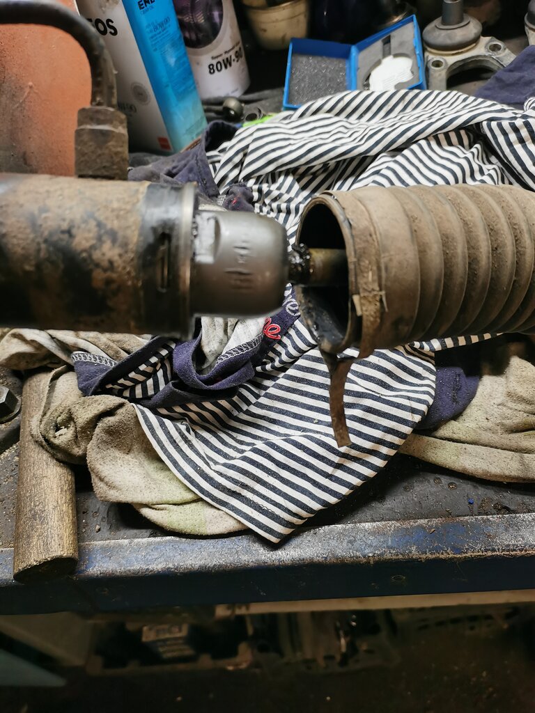 Otomobil yedek parçaları Nagoya, Vladivostok, foto