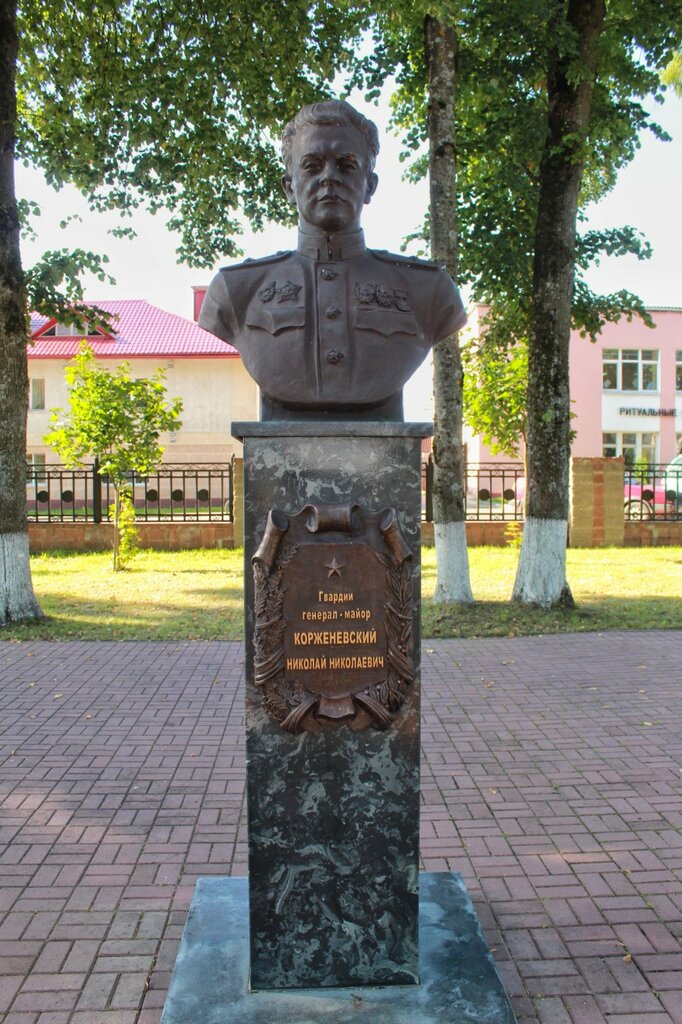 Anıt, heykel Bust of Marshal Baghramyan, Gorodok, foto