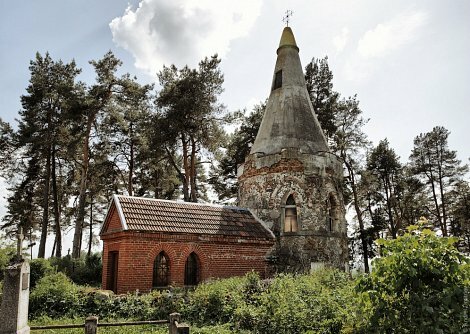 Şapel, haç anıtı Часовня-усыпальница Глязеров, Grodnenskaya oblastı, foto