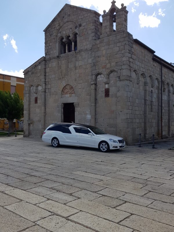 Cenaze hizmetleri Agenzia Funebre L'Orchidea, Sardunya, foto