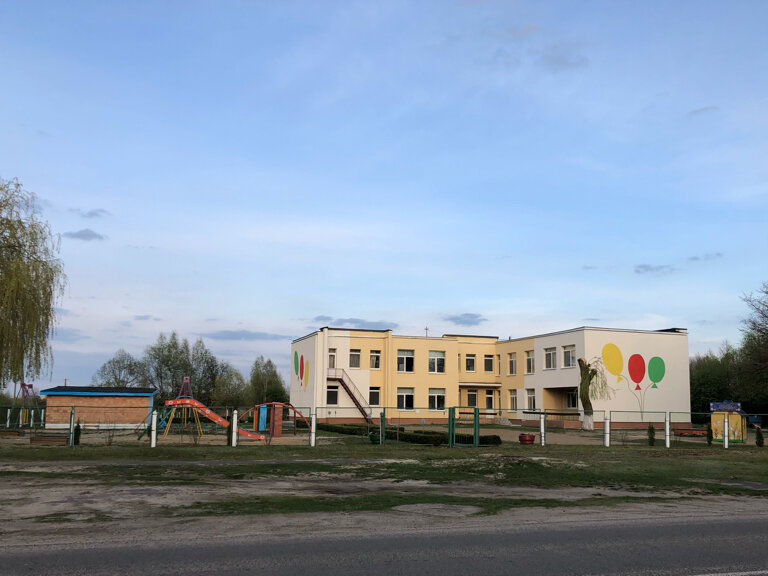Anaokulları Yasli-Sad, Brestskaya oblastı, foto