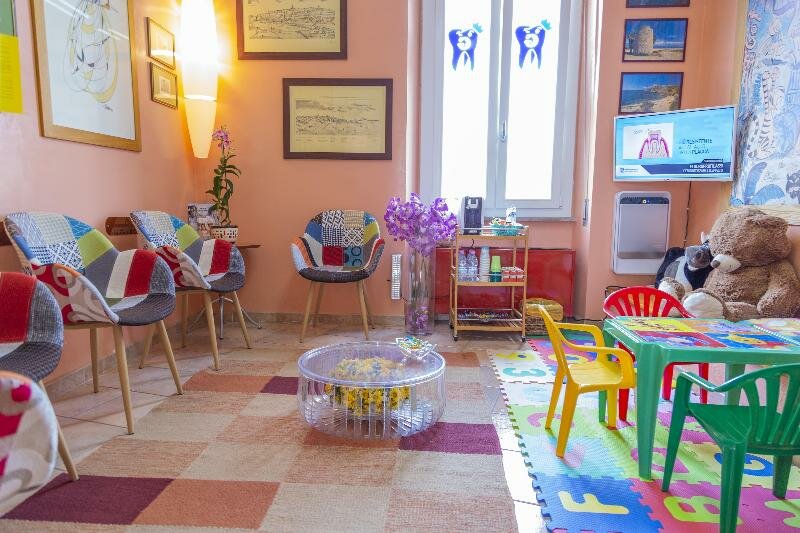 Özel ağız ve diş sağlığı klinikleri ve muayenehaneleri Studio Dentistico Garau Dr. Guido, Cagliari, foto